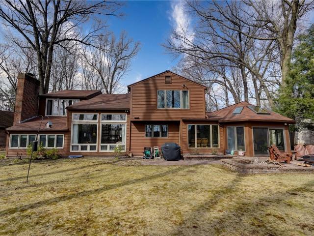 8 Forest Knoll