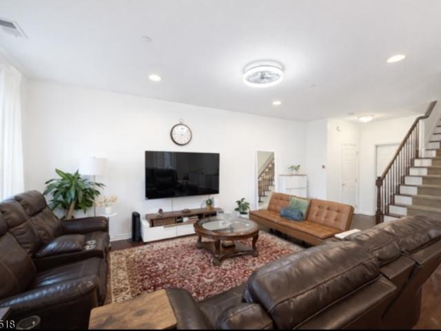 8 Four Swing Bridge Ln, South Bound Brook, NJ 08880 | MLS #4011 | Compass