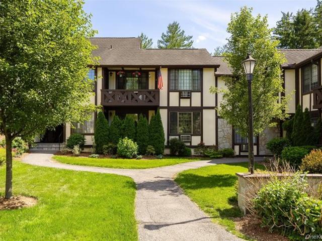 8 Foxwood Dr Apt 8, Pleasantville, NY 10570