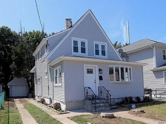 8 Frazier St, Hempstead, NY 11550