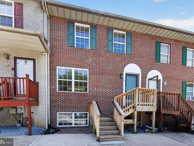 8 Freedom Ct, New Castle, DE 19720