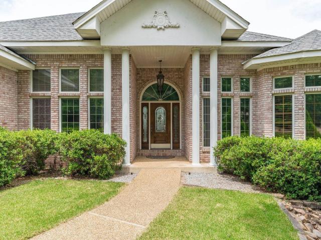 8 Guindola Circle