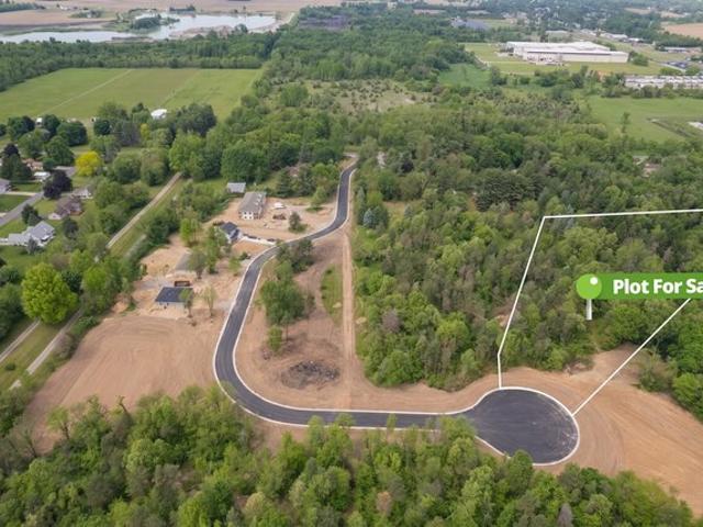 8 Gady Pines Dr, Adrian, MI 49221