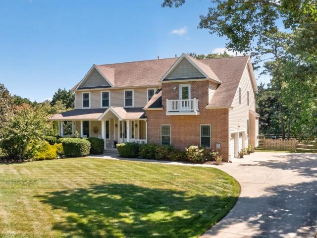 8 Galloping Way