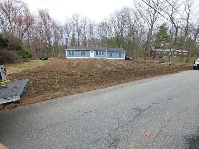 8 Galloway Rd, Chelmsford, MA 01824