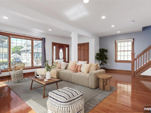 8 Garden Place