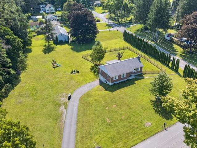 8 Gardner Rd, Wynantskill, NY 12198