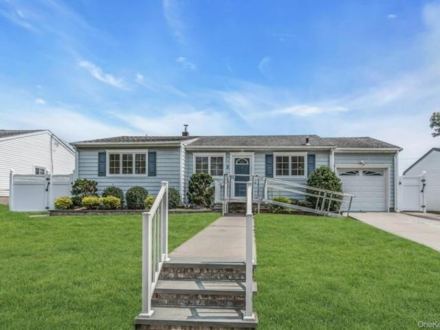 8 Gerhard Rd, Plainview, NY 11803