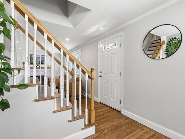 8 Glenwood St, Burlington, MA 01803