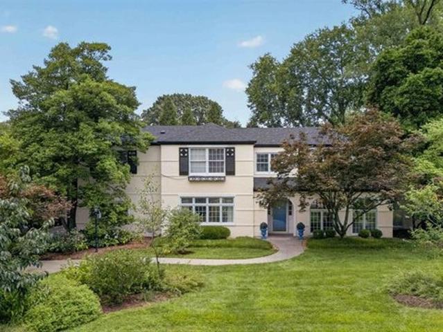 8 Granada Way, Ladue, MO 63124