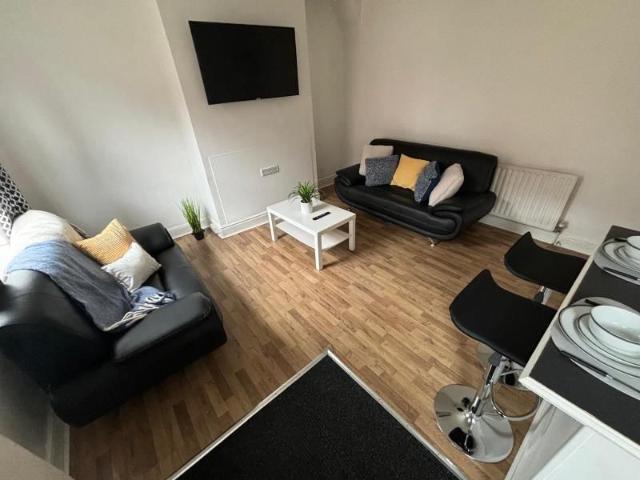 8 Granby Grove LS6, 3 bed shared accommodation to rent, £1,463 pcm | PrimeLocation
