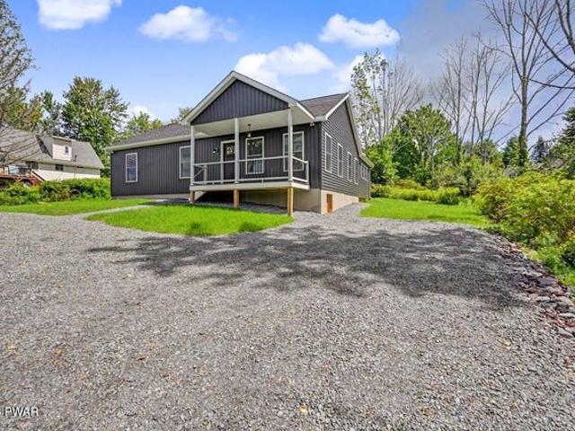 8 Grandview Ct, Lake Ariel, PA 18436