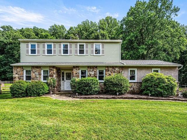 8 Granger Ln, Coatesville, PA 19320
