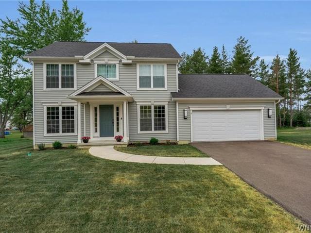 8 Greenspring Ct, Buffalo, NY 14224