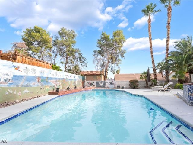 8 Hummingbird Ln, Henderson, NV 89014 | MLS #2745
