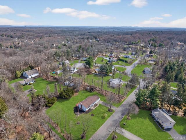 8 Hampton Rd, Airmont, NY 10901 | MLS #964585 | Compass
