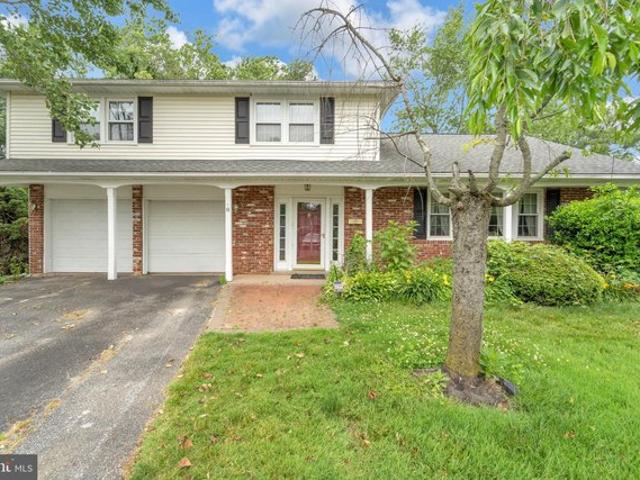 8 Hastings Ct, Blackwood, NJ 08012