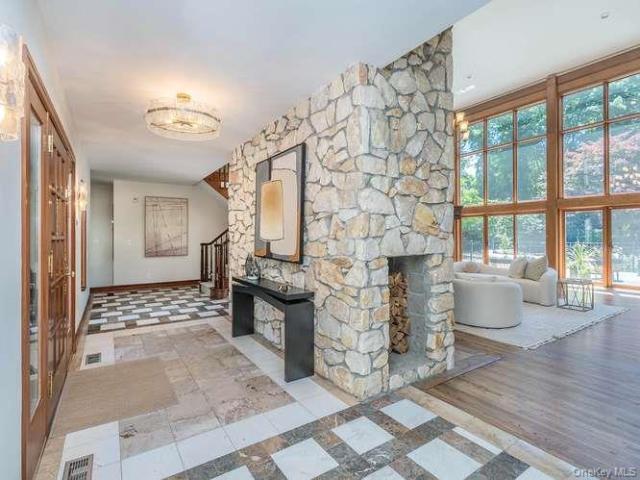 8 Harbor Acres Road