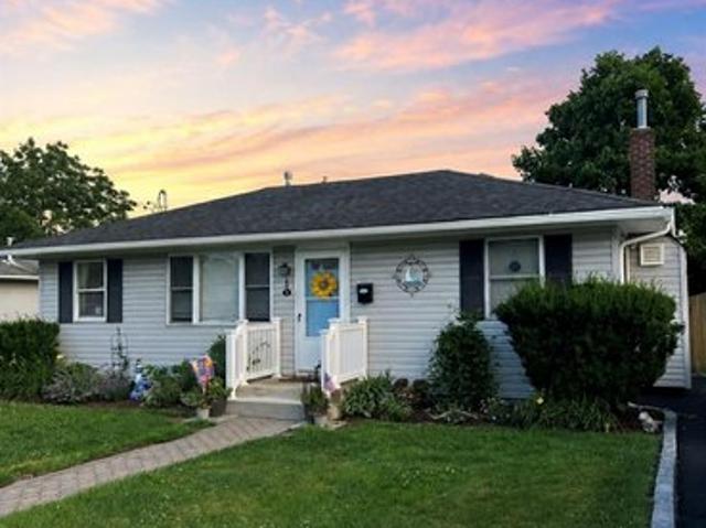8 Harrison St, Patchogue, NY 11772
