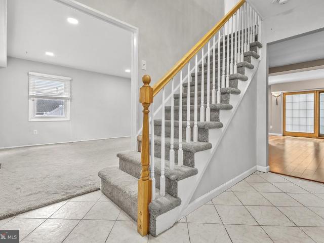 8 Hawkins Lane