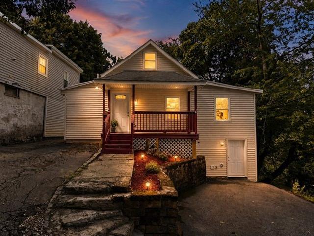 8 Hawkins St, Worcester, MA 01604