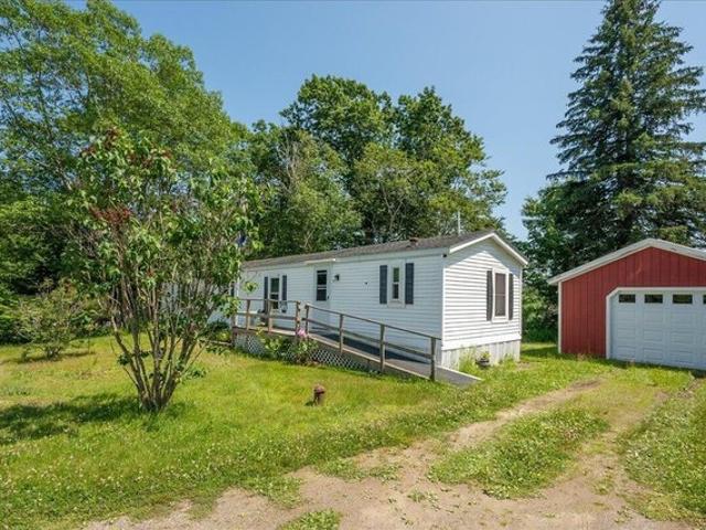 8 Headacre Farm Rd, Owls Head, ME 04854