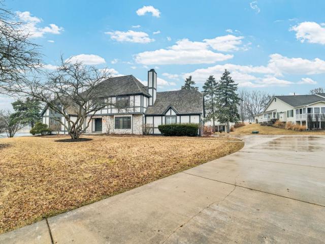 8 Heaton Ct, Sugar Grove, IL 60554 | MLS #12598 | Compass