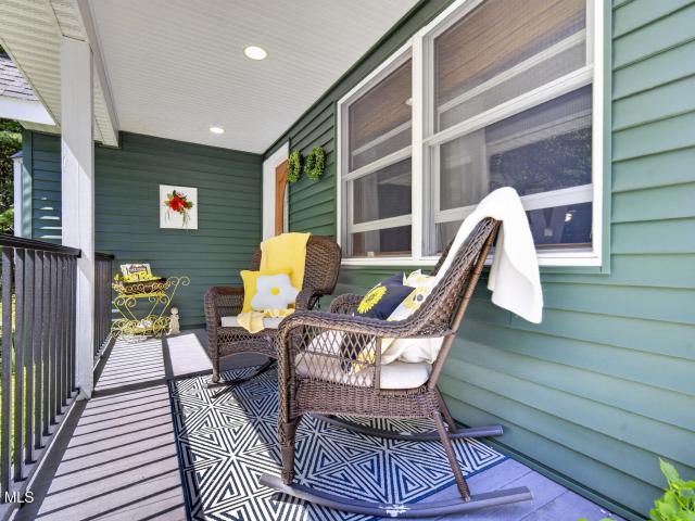 8 Hemlock Drive
