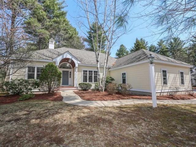 8 Heron Cove Dr, Merrimack, NH 03054