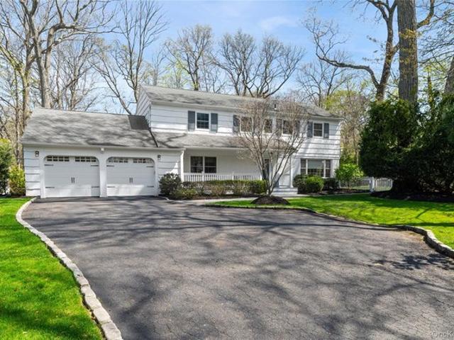 8 Heritage Ct, Cold Spring Harbor, NY 11724