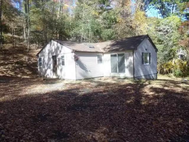 8 Heritage Dr. Holland, MA 01521
