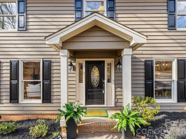 8 Hickory Ridge Court