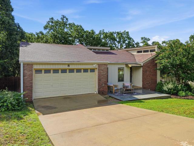 8 Hightrail Drive
