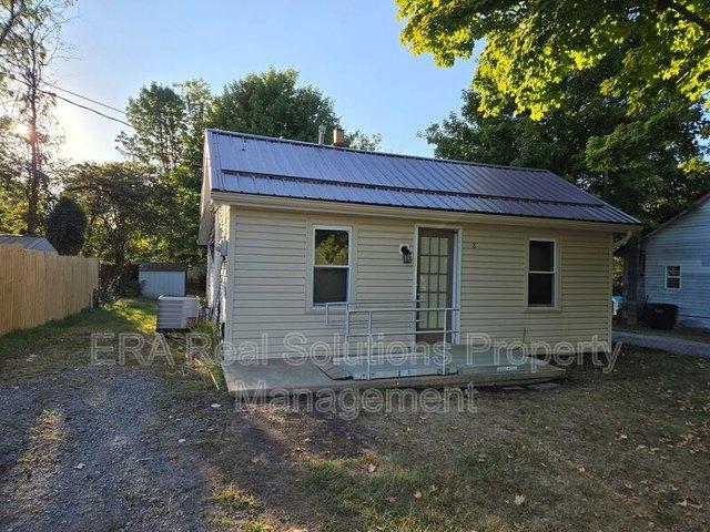 8 Highland Ave, Hillsboro, OH 45133