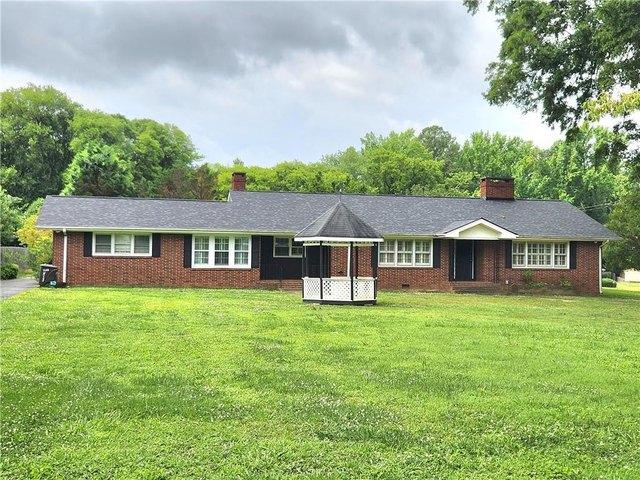 8 Highland Ln, Cartersville, GA 30120