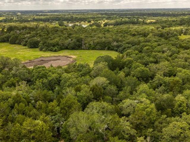 8 Hillwood Ln, Brenham, TX 77833