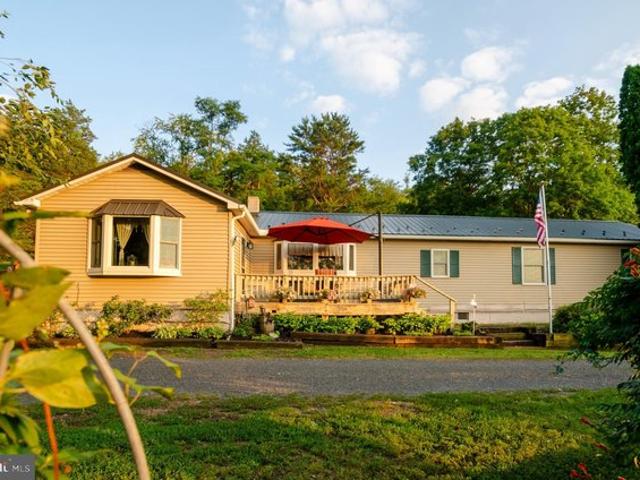 8 Hill Side Dr, Landisburg, PA 17040