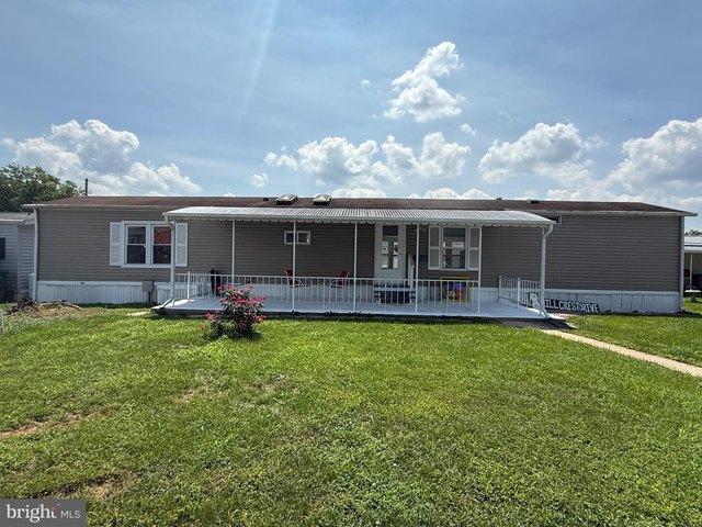 8 Hillcrest Dr, Hershey, PA 17033