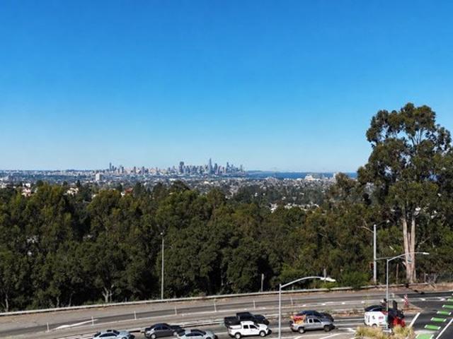 8 Hiller Dr, Oakland, CA 94618