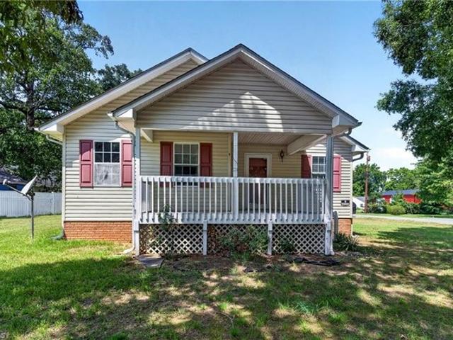 8 Hinkle St, Thomasville, NC 27360