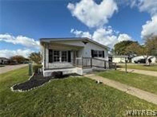8 Holly Lane