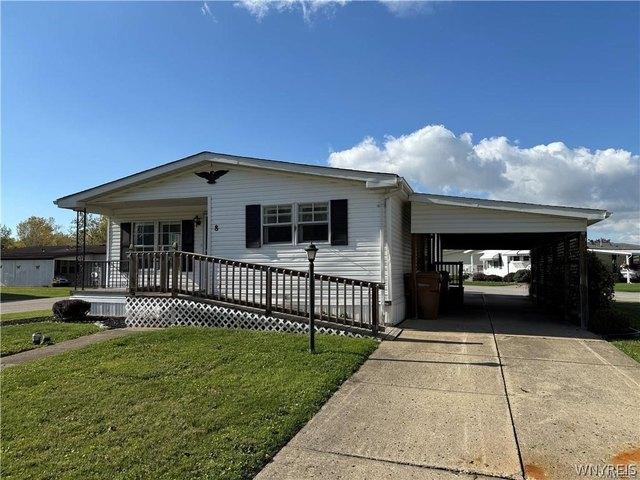 8 Holly Ln, Buffalo, NY 14227