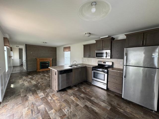 8 Holt Dr