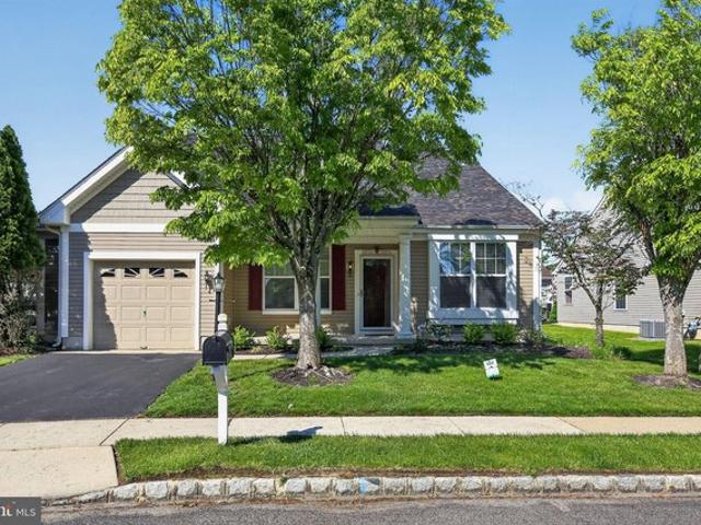 8 Impatiens Ct, Marlton, NJ 08053