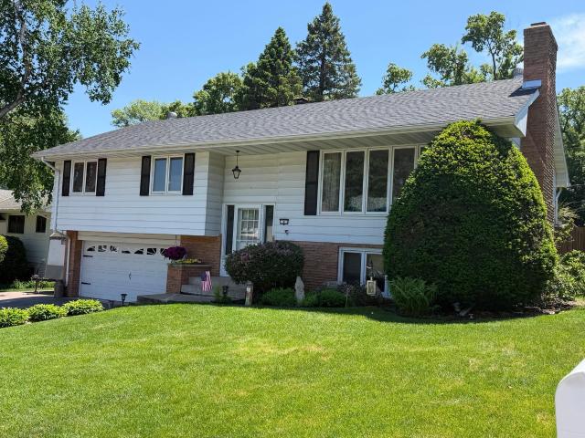 8 Imperial Drive E