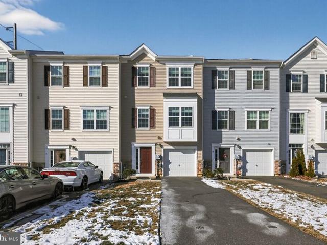8 Iron Gate Rd, Sicklerville, NJ 08081