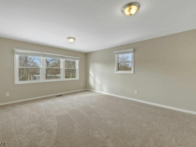 8 Iroquois Ave
