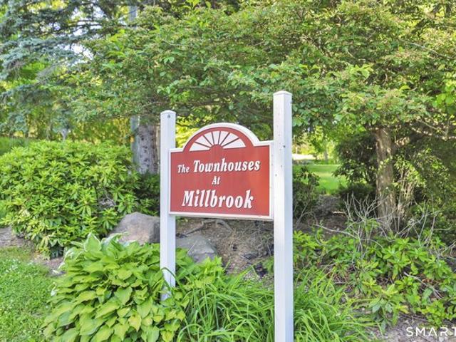 8 Julia Ct Unit 8, East Windsor, CT 06016