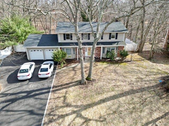 8 Julia Cir, East Setauket, NY 11733