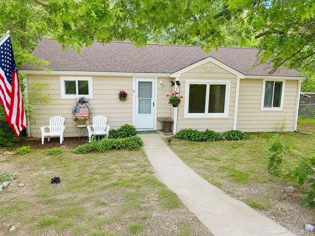 8 Jocelyn Ave, Plymouth, MA 02360